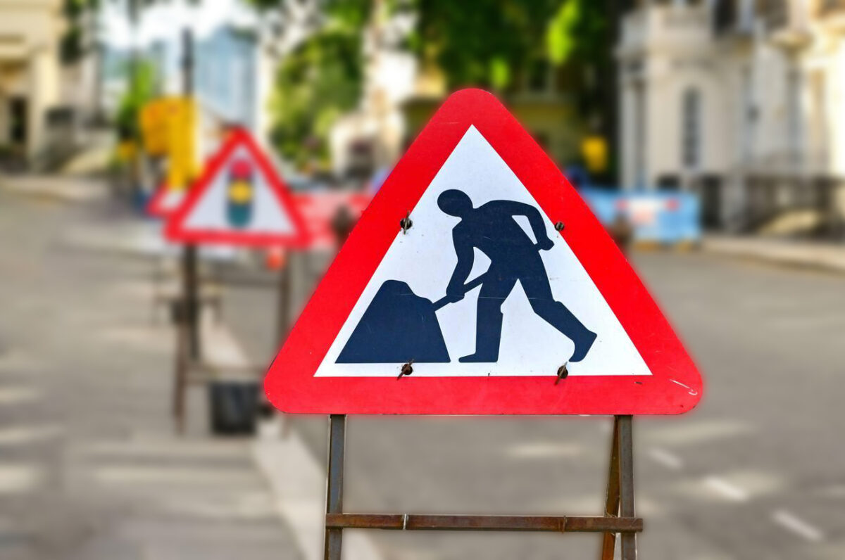 Know More about UK traffic Signs to drive safely: A Brief Overview